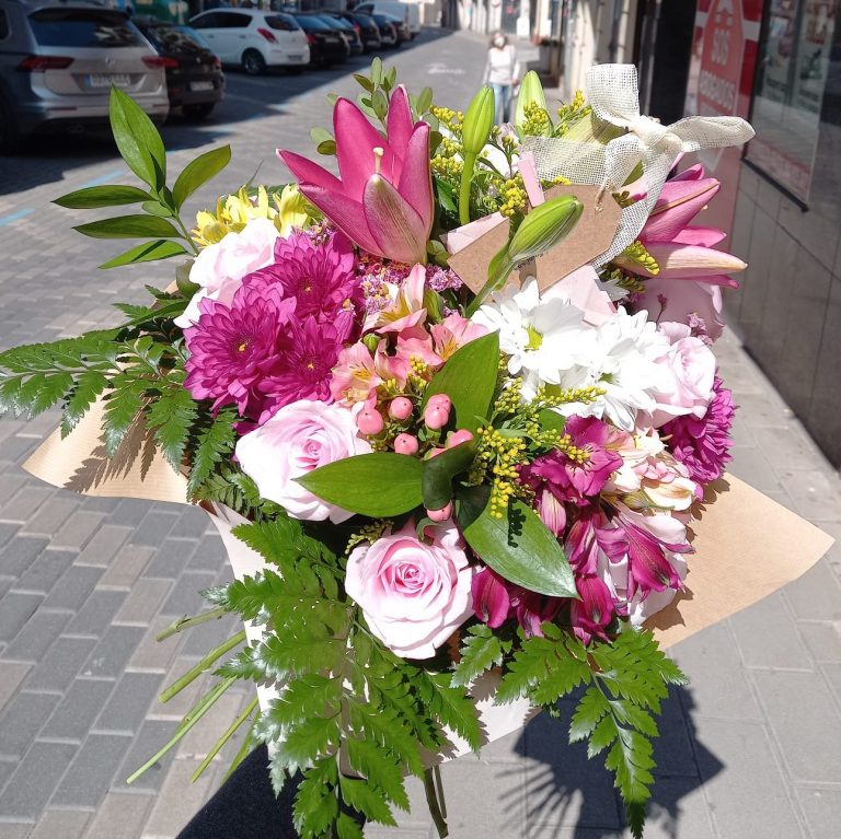 Flores para regalar. Ramos bonitos. Envío a domicilio